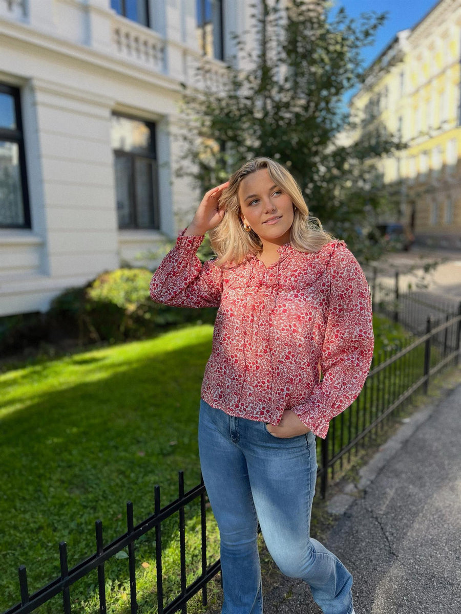 Rah Oslo - Malina Blouse - Red Print – Hos Josefine